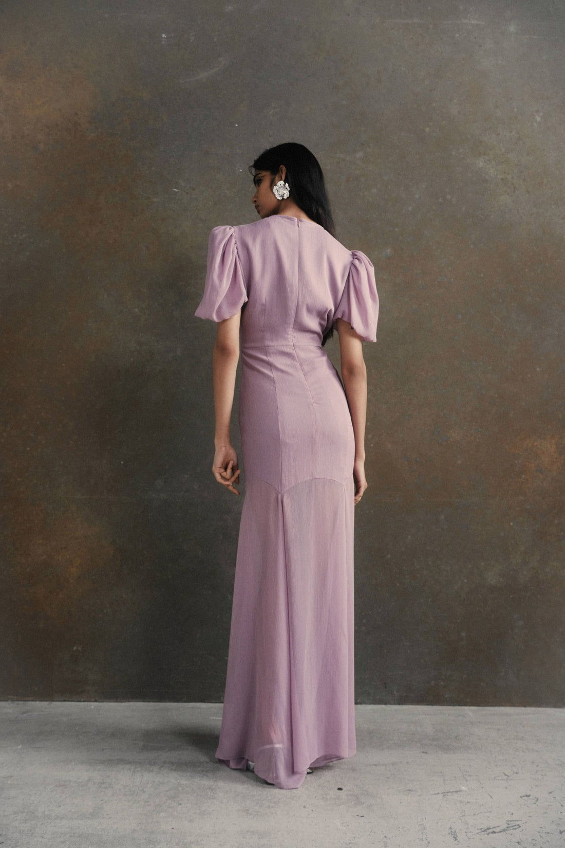 AGUA MAXI DRESS IN MAUVE CRINKLE CHIFFON – DE LA VALI OFFICIAL