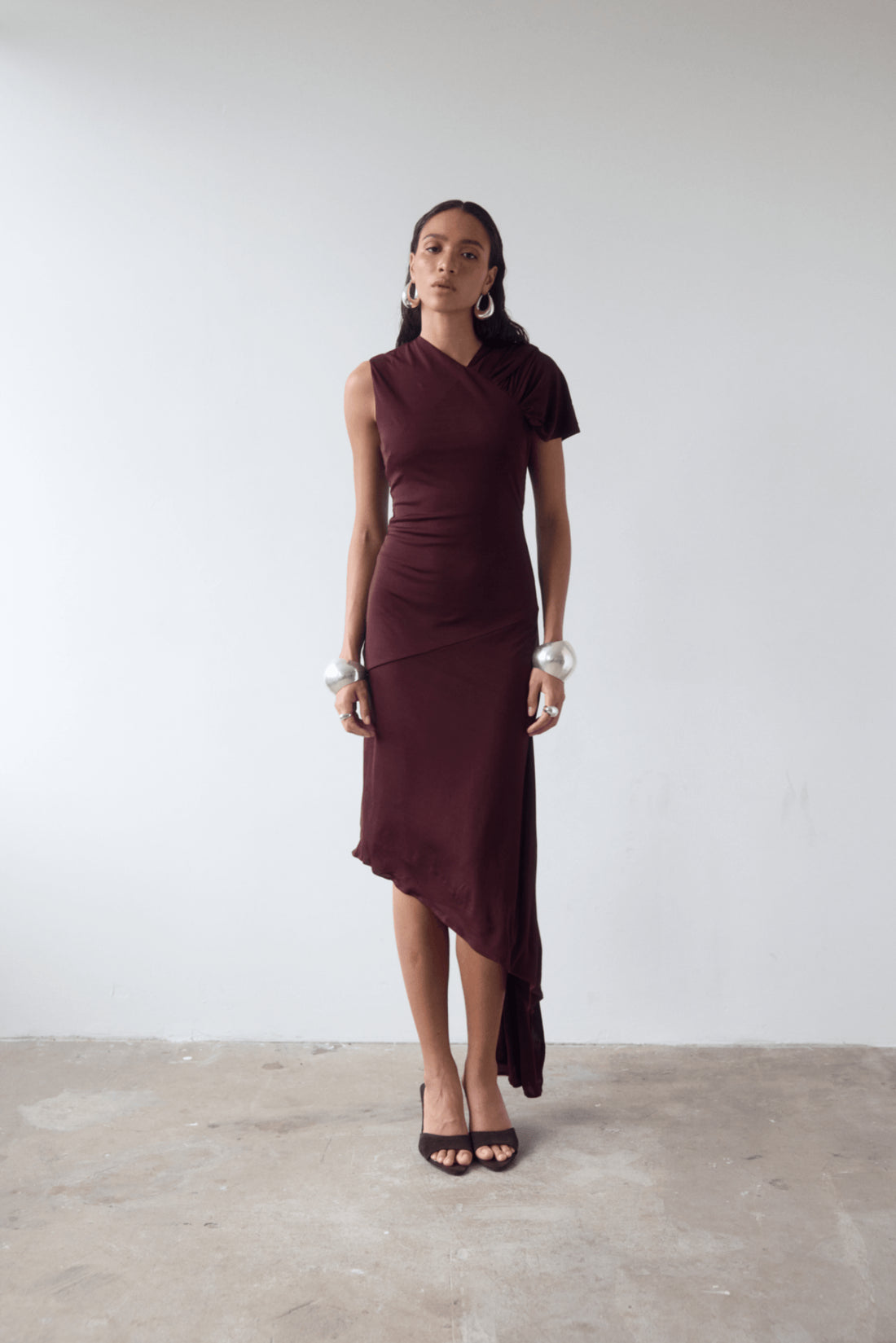 BRUBU MIDI DRESS IN EARTH JERSEY – DE LA VALI OFFICIAL