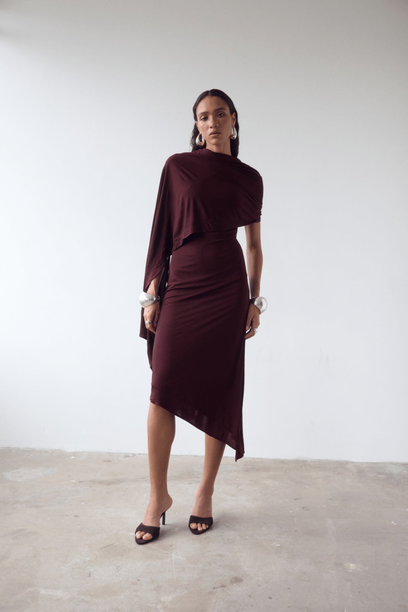 BRUBU MIDI DRESS IN EARTH JERSEY – DE LA VALI OFFICIAL